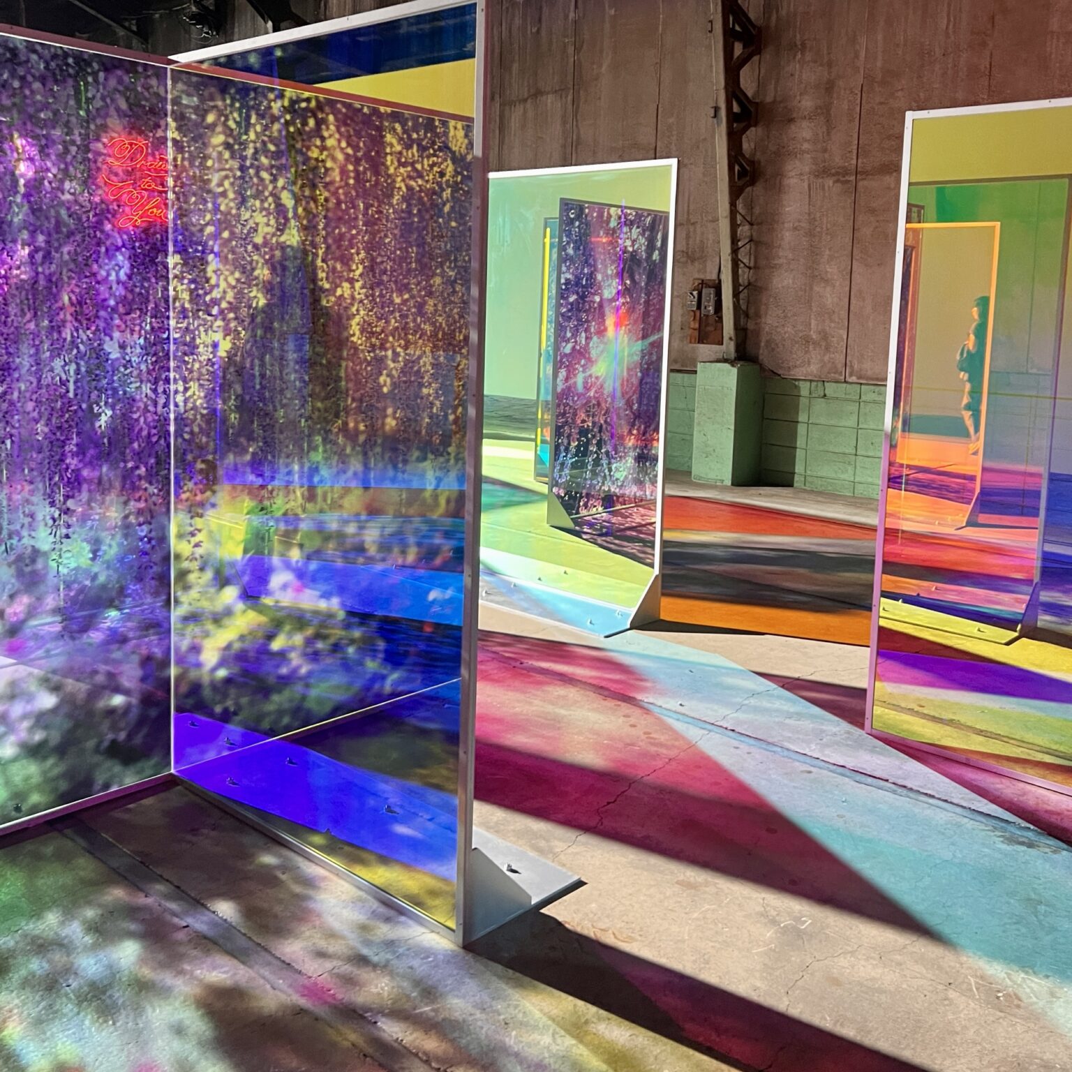 蜷川実花展 with EiM Lights in the Ruin | Gifugram｜岐阜県のグルメ 観光 お出かけ 暮らし